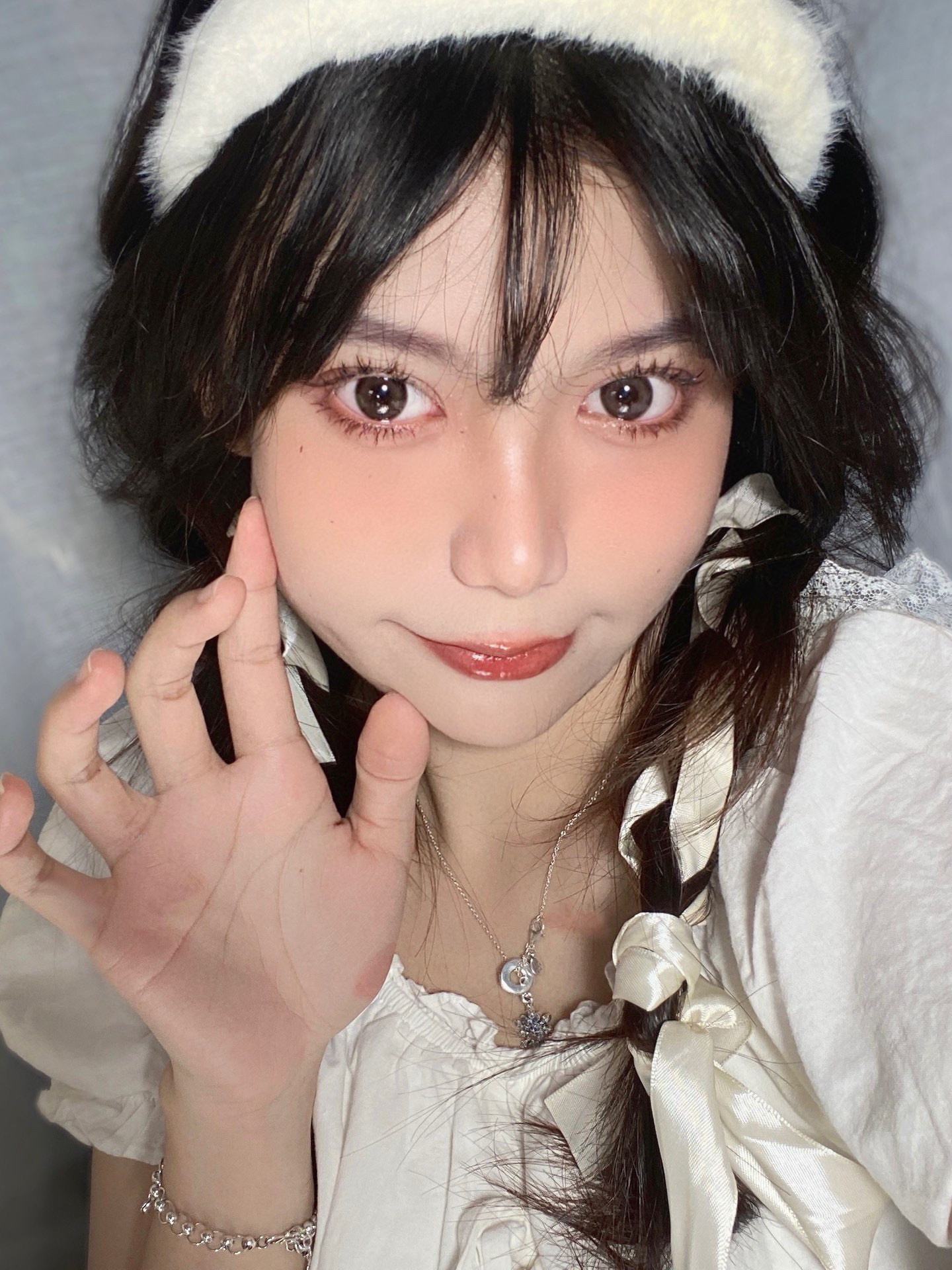 →lillilly月抛Y-10 雾面奶咖。温柔撩仔的高段位玩家 配色好似爆浆巧克力泡芙般甜(购买一副请拍两只） -- 爱美瞳